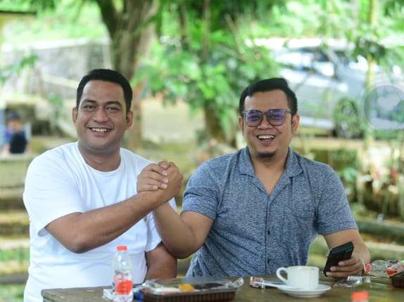 Legislator Kab. Sukabumi, M.Reza Taojiri dan Ferry Supriyadi Ucapkan ...